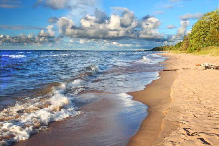 13 Amazing Destinations for Free Camping in Michigan - Beyond The Tent