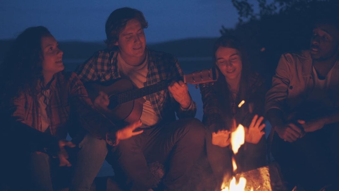 Songs Around the Fire: the 18 Best Campfire Guitar Songs for a ...