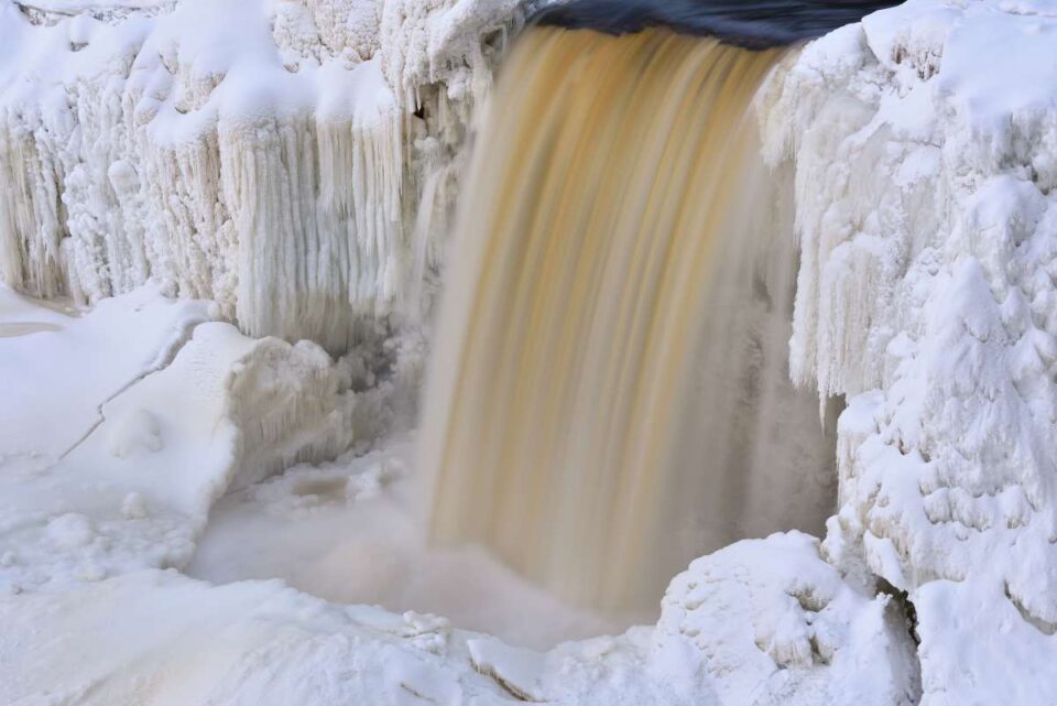 The 13 Most Breathtaking Frozen Waterfall Hikes in the U.S. - Beyond ...