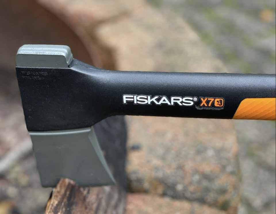 Fiskars X7 Hatchet Review: A Lightweight All-Purpose Hatchet That’ll ...